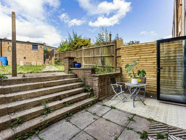House at Valleyside, Dacorum