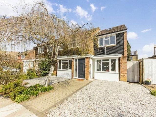 House at Vivienne Close, Greater London