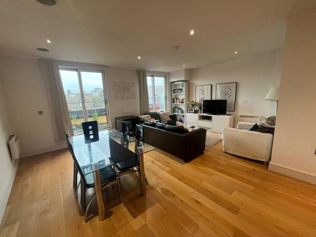 House at Wandsworth High Street, London