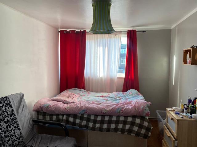 Room at Waleys Close, Luton