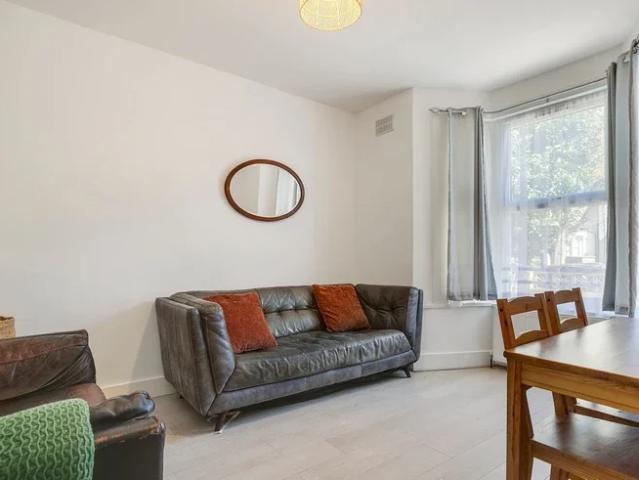 House at Watts Close, Greater London
