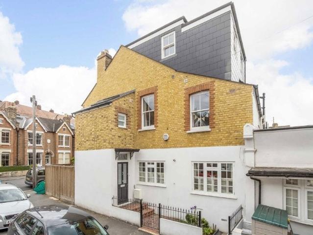 House at Waveney Avenue, Greater London