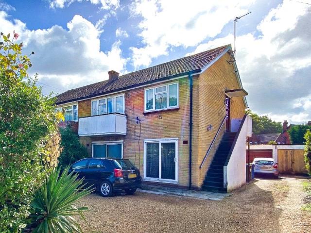 House at West Heath Road, Rushmoor