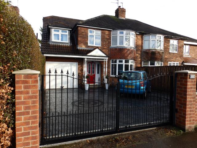 House at Whitestone Drive, Huntington