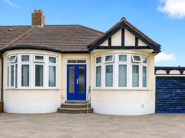 House at Whitney Avenue, Greater London
