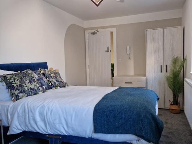 Room at Windsor Street, Rugby