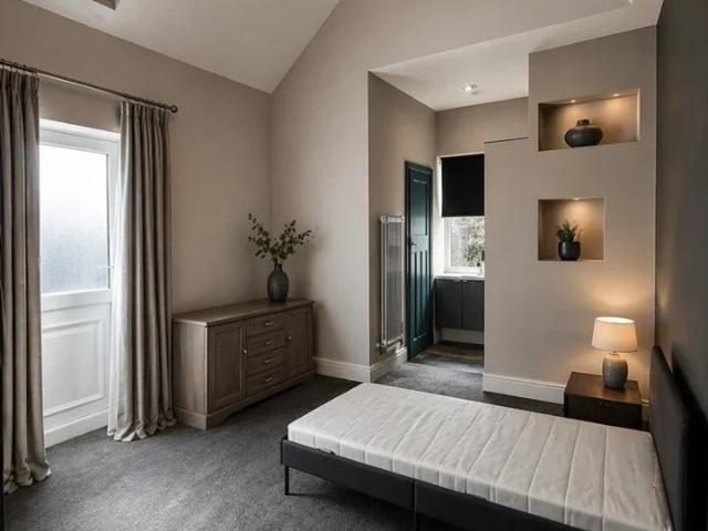 Room at Woodborough Road, Nottingham