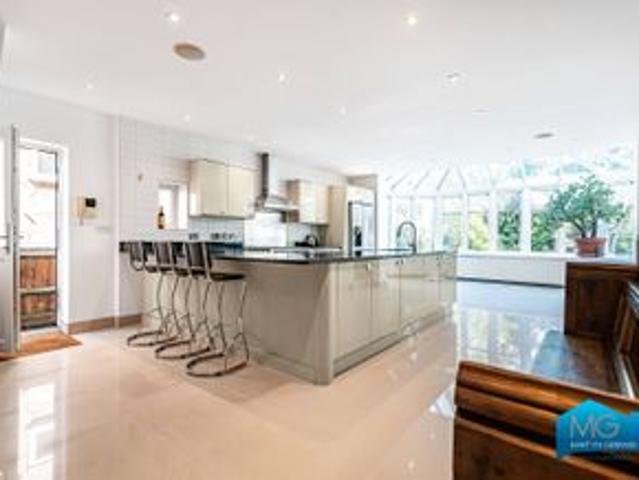 House at Woodville Road, Greater London