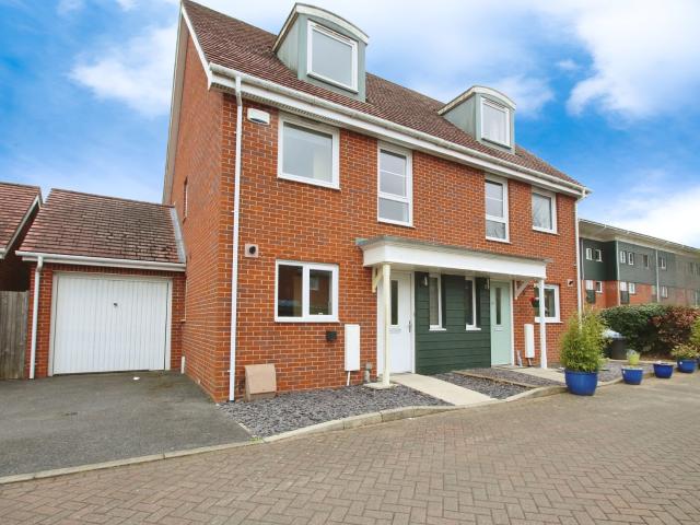 House at Wraysbury Drive, Greater London