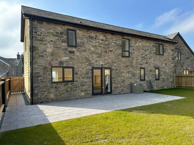 House at A470, Clatter