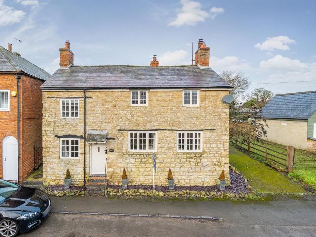 House at Abthorpe Roundabout, Towcester