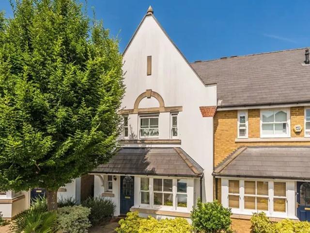 House at Admiralty Way, Greater London
