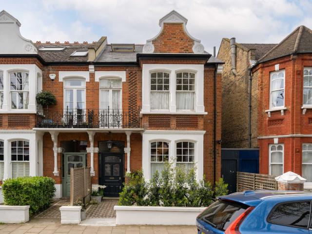House at Airedale Avenue, Greater London