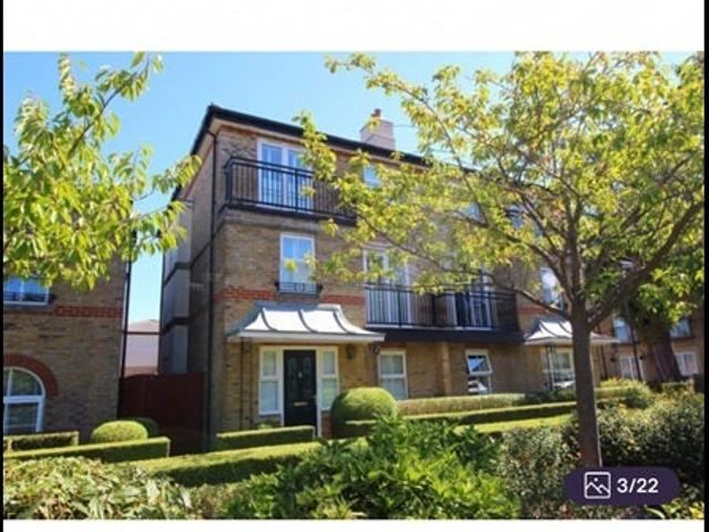 House at Alexander Crescent, Caterham on the Hill