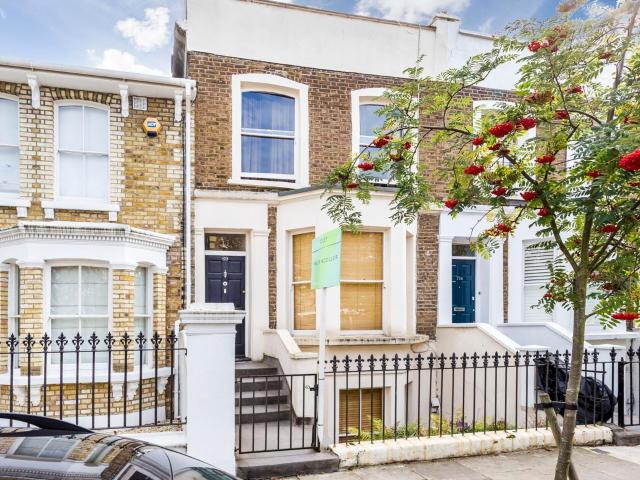 House at Askew Crescent, Greater London
