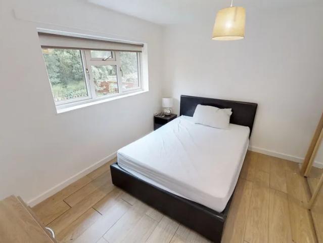 house at Applegarth Avenue, Guildford, GU2