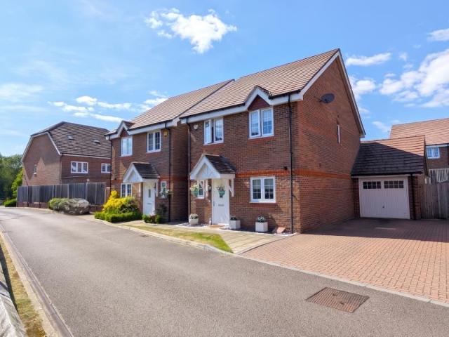 House at Ayrshire Gardens, Fleet