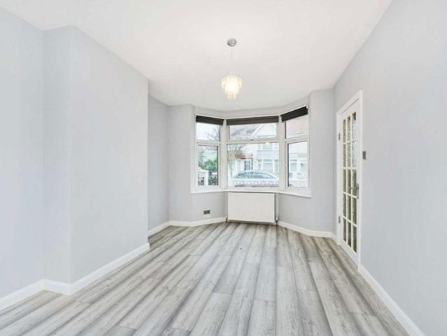 House at Bank Avenue, Greater London