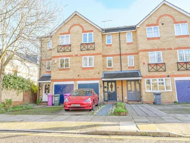 House at Barnsdale Avenue, Greater London