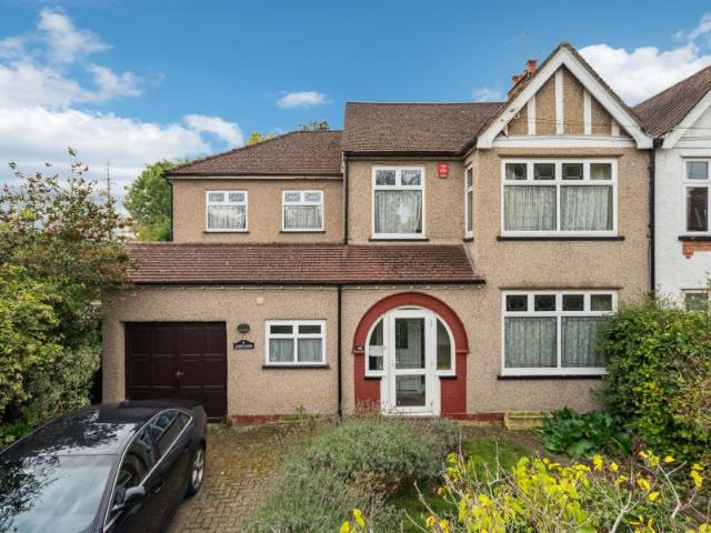 House at Barrow Point Avenue, Greater London
