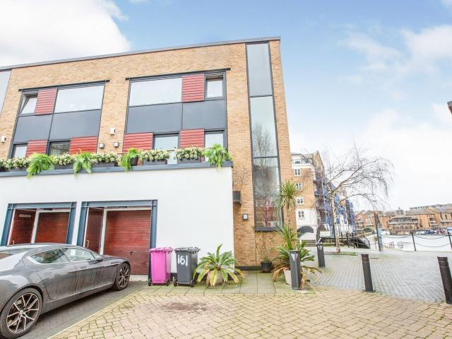 House at Basin Approach, Greater London
