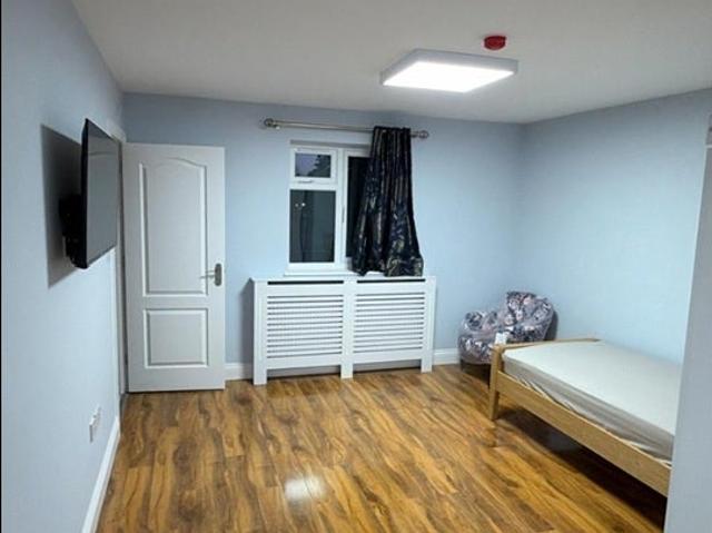 Room at Bath Road, Greater London