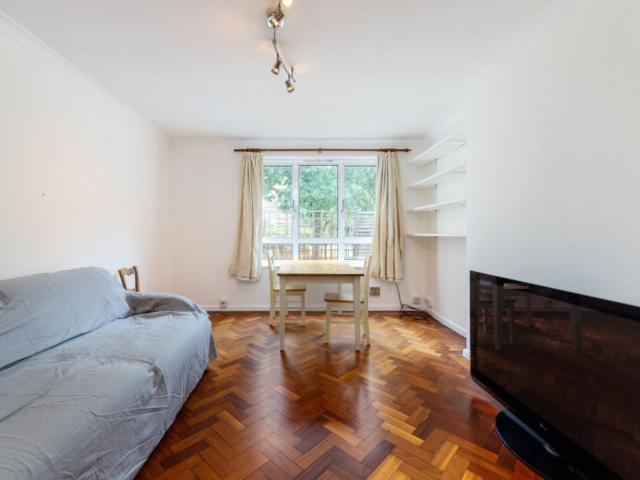 House at Bennett Street, Greater London