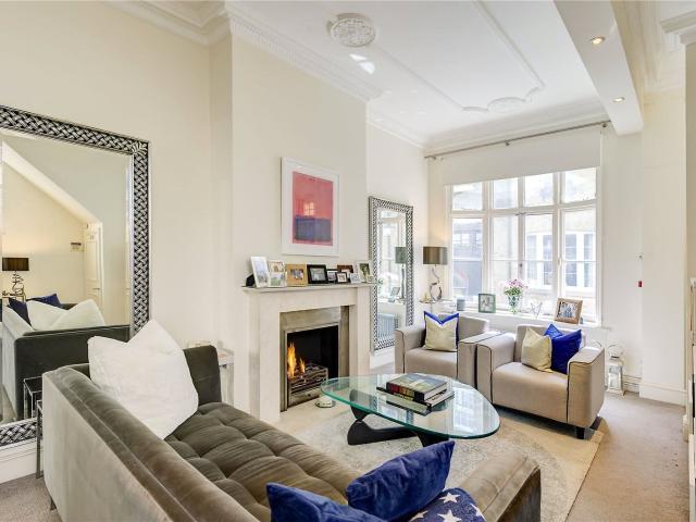 House at Belgravia Mews, Greater London