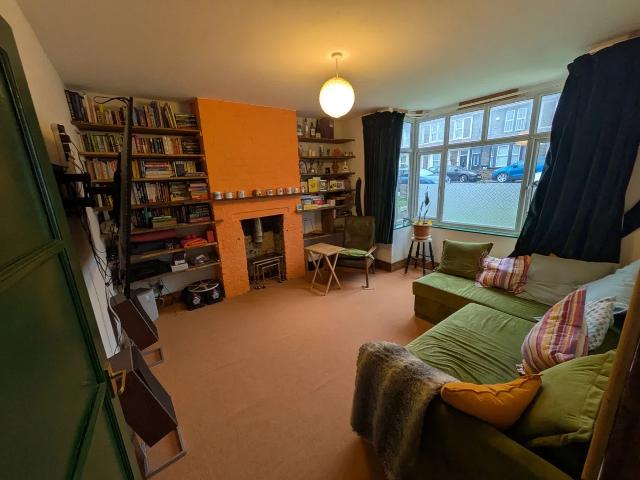 Room at Berkeley Road, Bristol