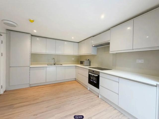 House at Bosanquet Close, Greater London