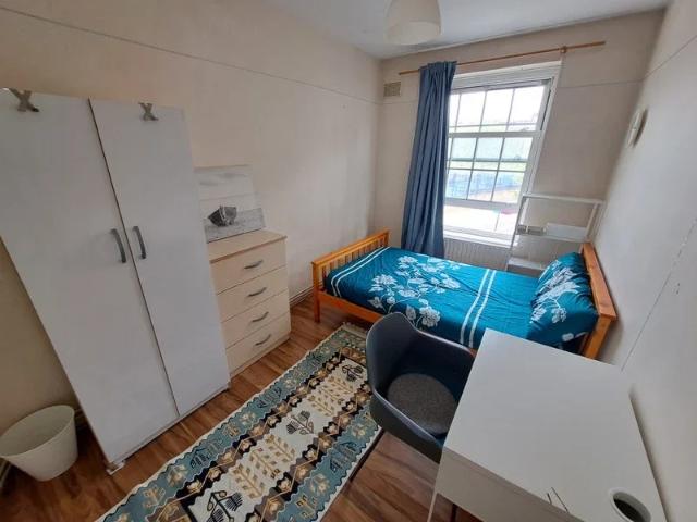 Apartment at Bowling Green Street, Greater London
