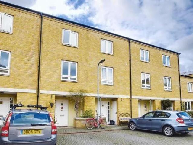 House at Blundell Close, Greater London