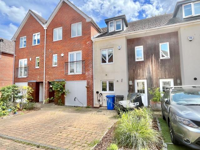 House at Brook Avenue, Ascot