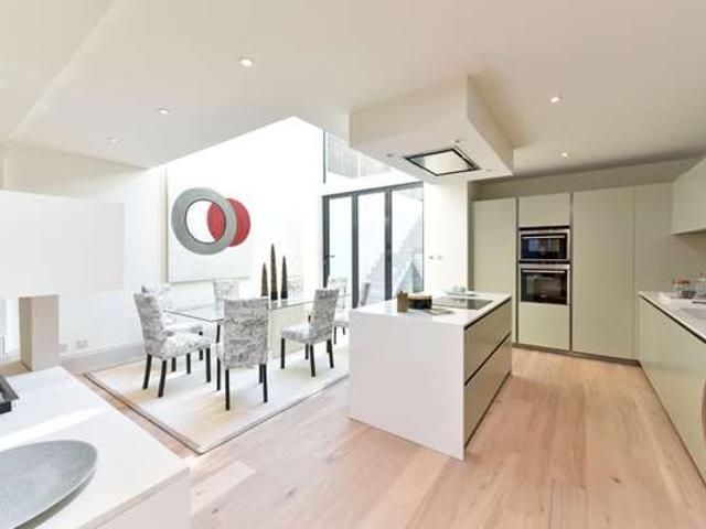 House at Broomwood Road, Greater London