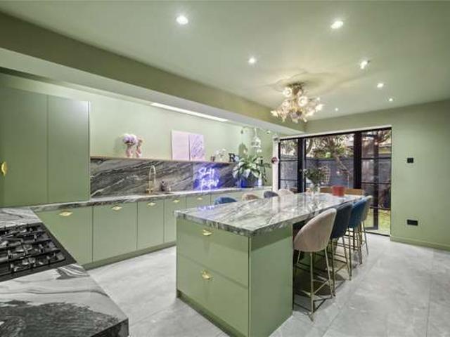 House at Broomwood Road, Greater London