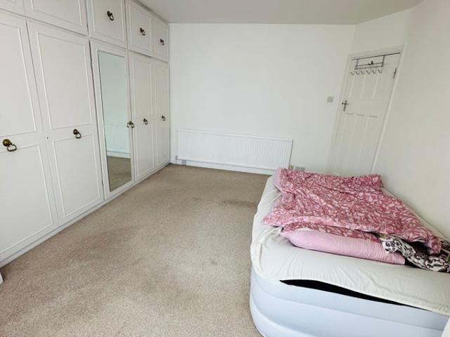 Room at Brampton Grove, Greater London