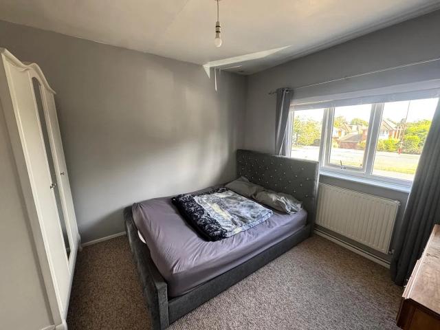 Room at Bristol Road South, Birmingham