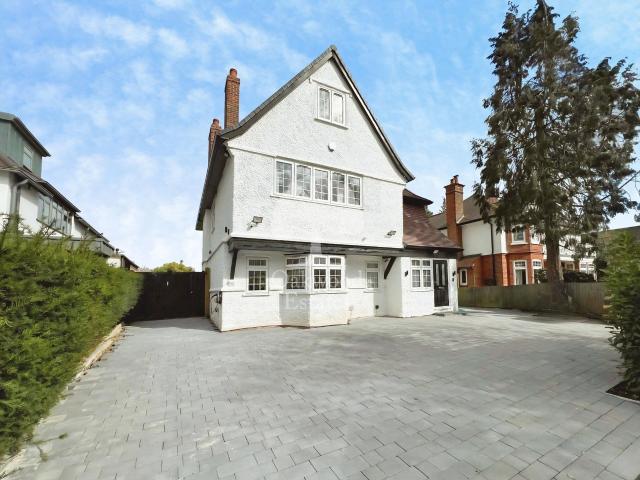 House at Bulstrode Way, Gerrards Cross