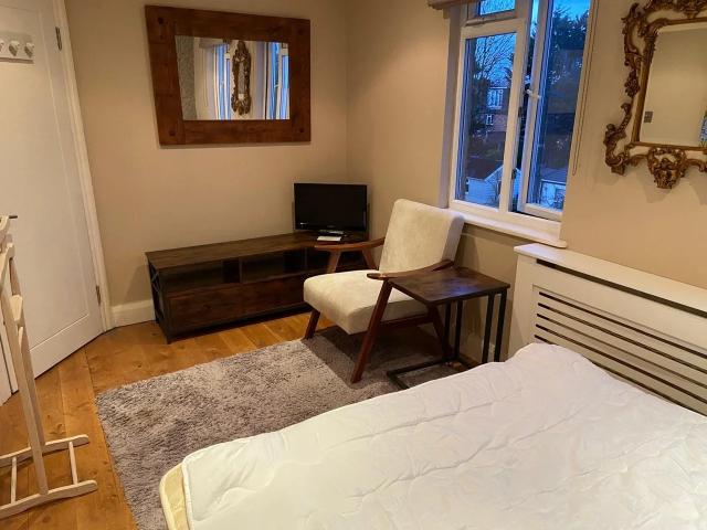 Room at Burnell Avenue, Greater London