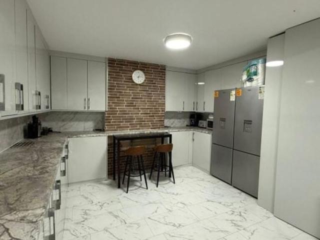 House at Cambridge Close, London