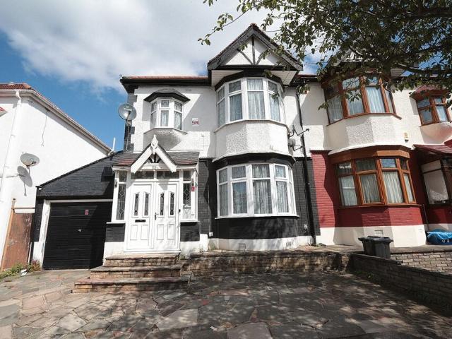 House at Campbell Avenue, Greater London