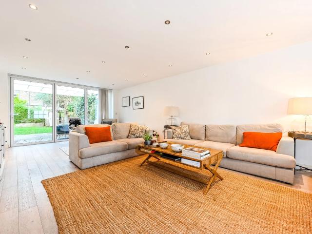 House at Canonbury Park North, Greater London