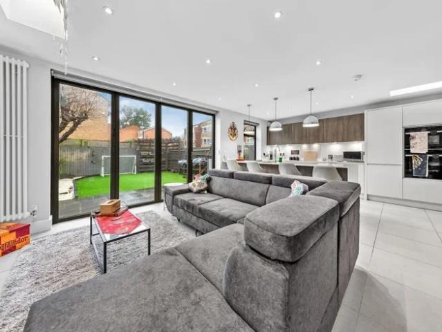 House at Chapel Close, Watford