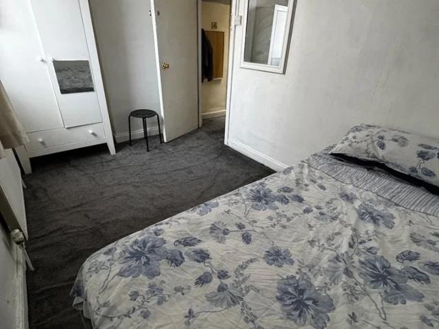 Room at Chaplin Road, Bristol