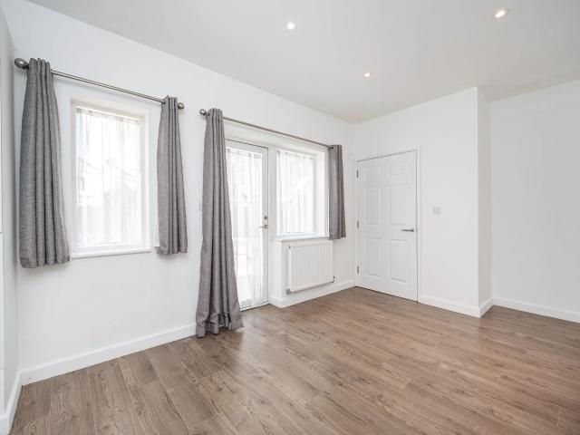 House at Chestnut Avenue, Greater London