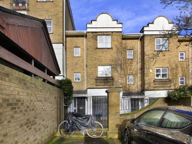 House at Chesterton Close, Greater London