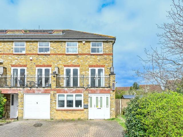 House at Chivenor Grove, Greater London