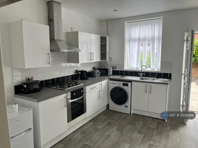 House at Coalshaw Green Road, Chadderton