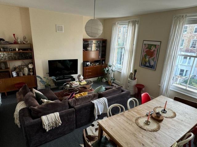 House at Colvestone Crescent, Greater London
