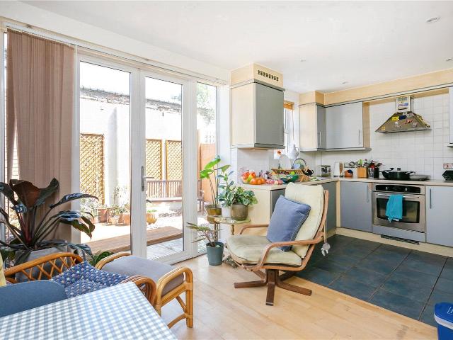 House at Clifden Road, Greater London